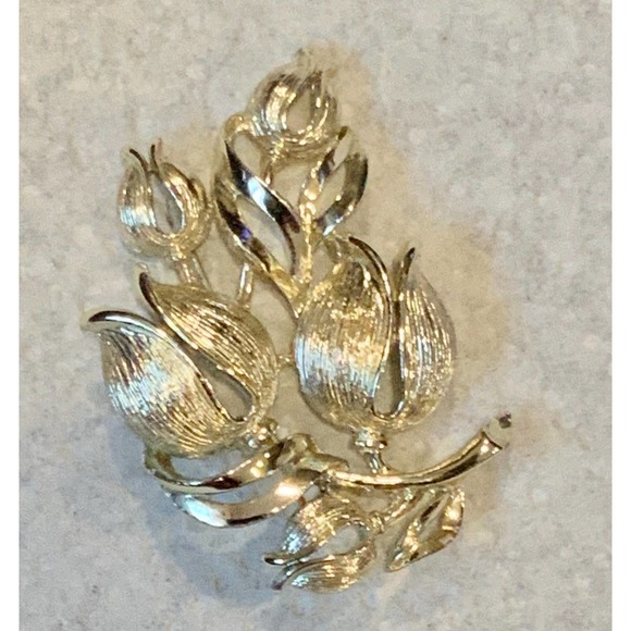 Lisner Jewelry | Jewelry | Vintage Brushed Silver Tone Floral Brooch ...